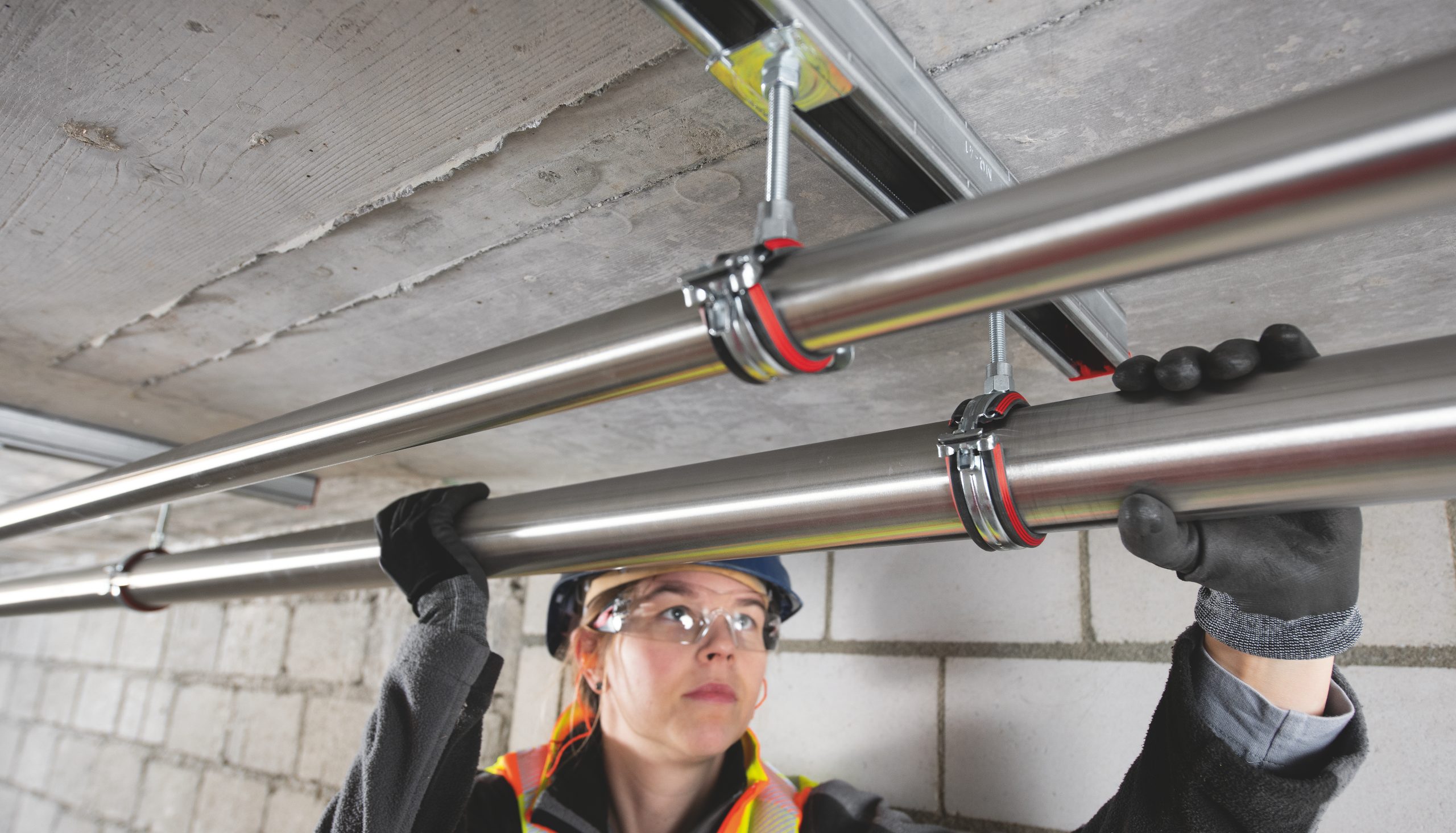 Mocowanie rur do sufitów i ścian - Hilti Polska